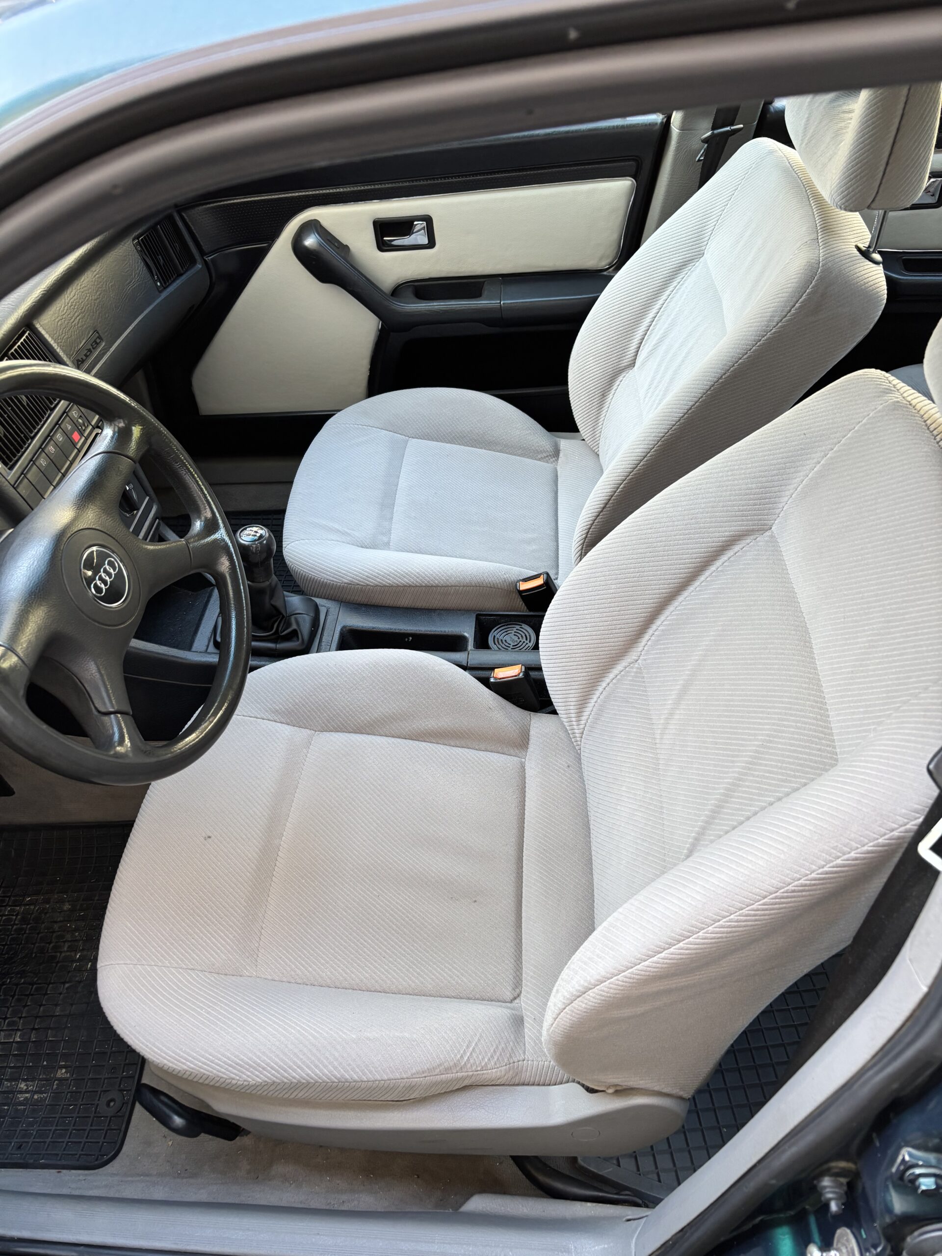 Vând Audi 80 B4 — Automobile Clasice